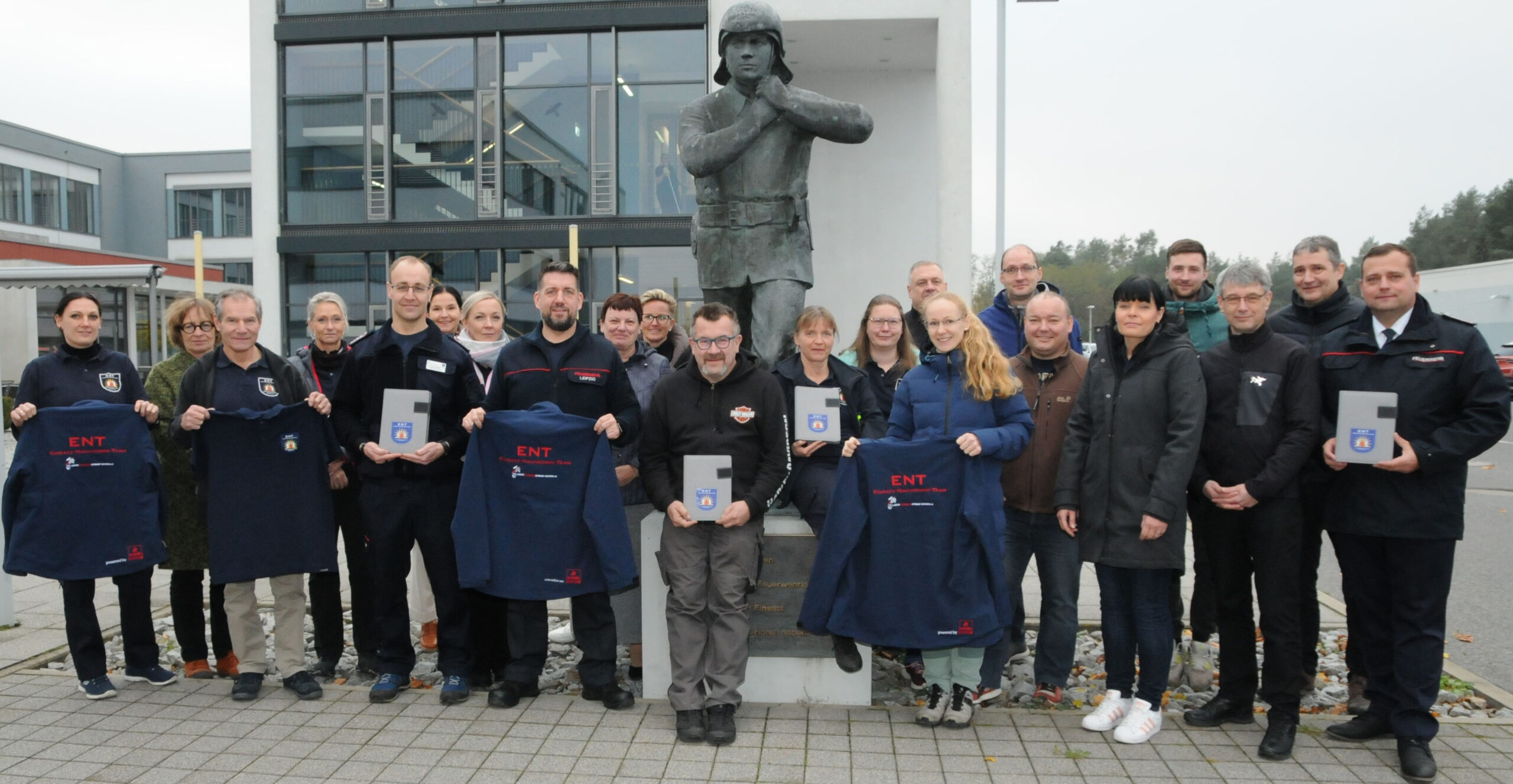 Neue Einsatzkleidung für das Einsatznachsorge-Team Sachsen - entdecke ...